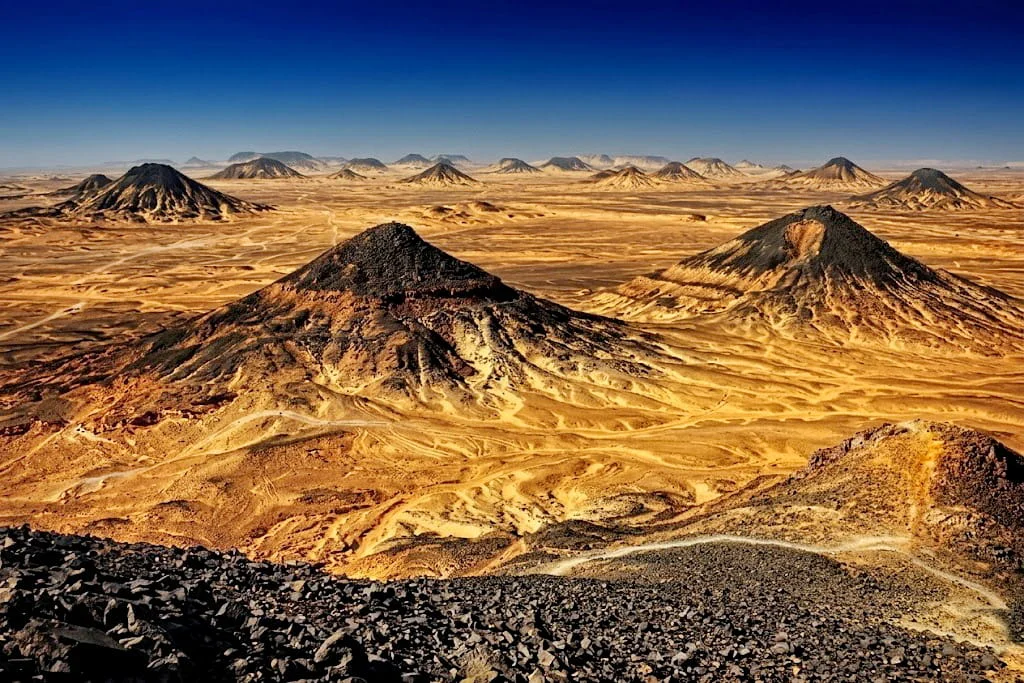 The Black Desert: A Volcanic Wonder of the Bahariya Oasis | Egypt Fun ...